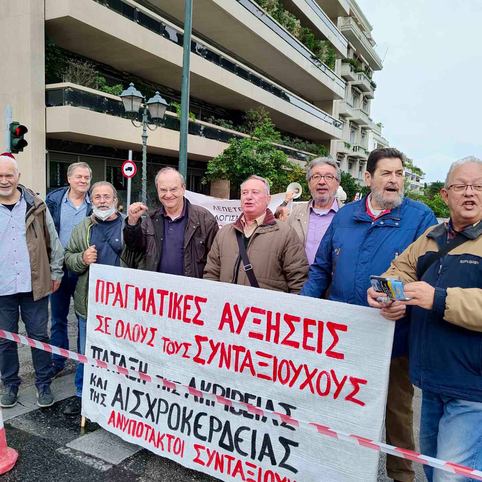 Δ. Στρατούλης: "Να δοθούν πραγματικές αυξήσεις συντάξεων σε όλους τους ...