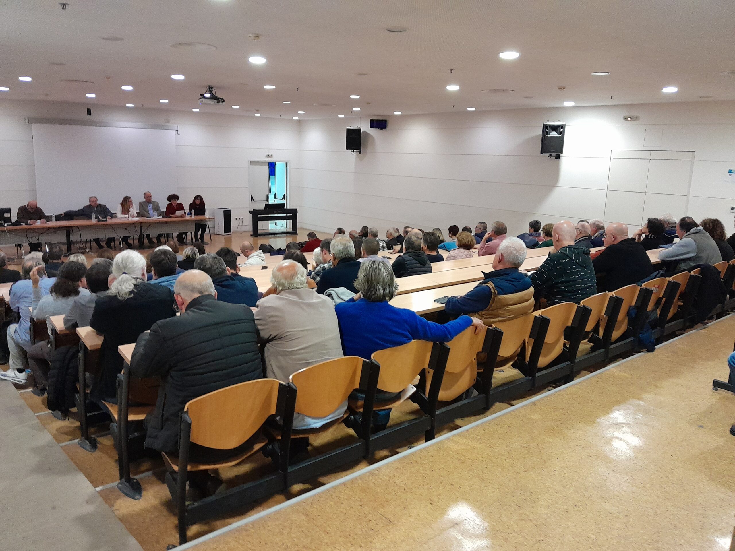 Με ιδιαίτερη μαζικότητα παρουσιάστηκε στην ΚΕΡΚΥΡΑ το βιβλίο του Δ ...